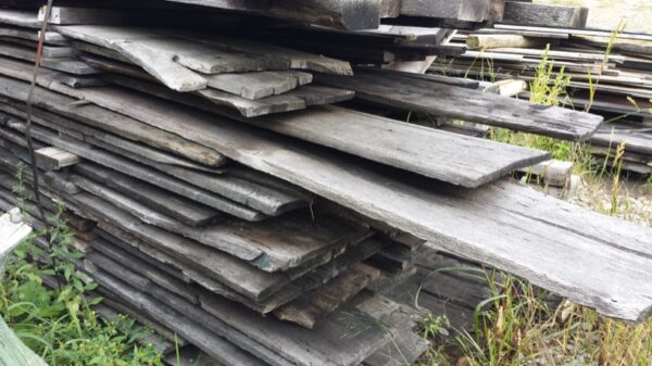 Dos and Don’ts of Salvaging Your Reclaimed Wood